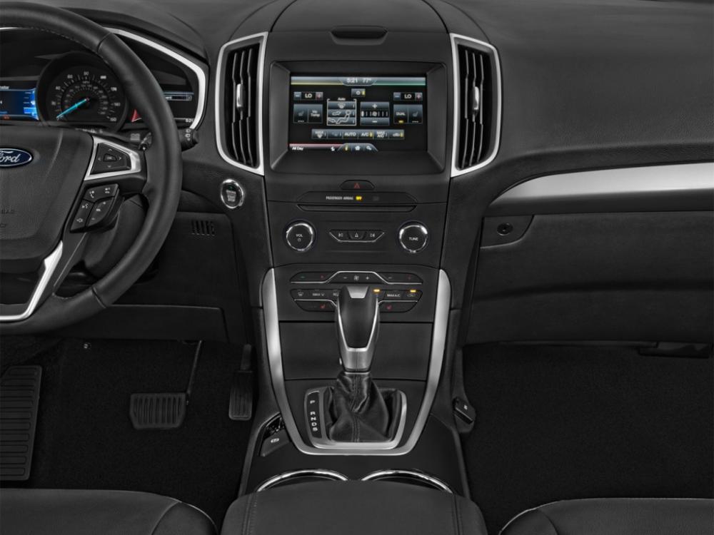 Đánh giá xe Ford Edge 2017: Mẫu ô tô 2 hàng ghế rộng dành cho nhà 5 người
