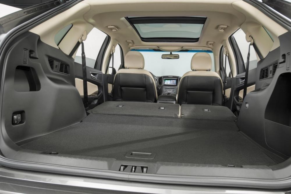 Đánh giá xe Ford Edge 2017: Mẫu ô tô 2 hàng ghế rộng dành cho nhà 5 người